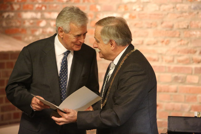 Laudatio zur Ehrenring-Verleihung an Heinz-August Schüssler - HERZOG ...