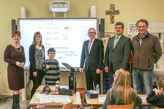 Koslarer Grundschüler freuen sich zweites Smartboard - HERZOG Kultur ...